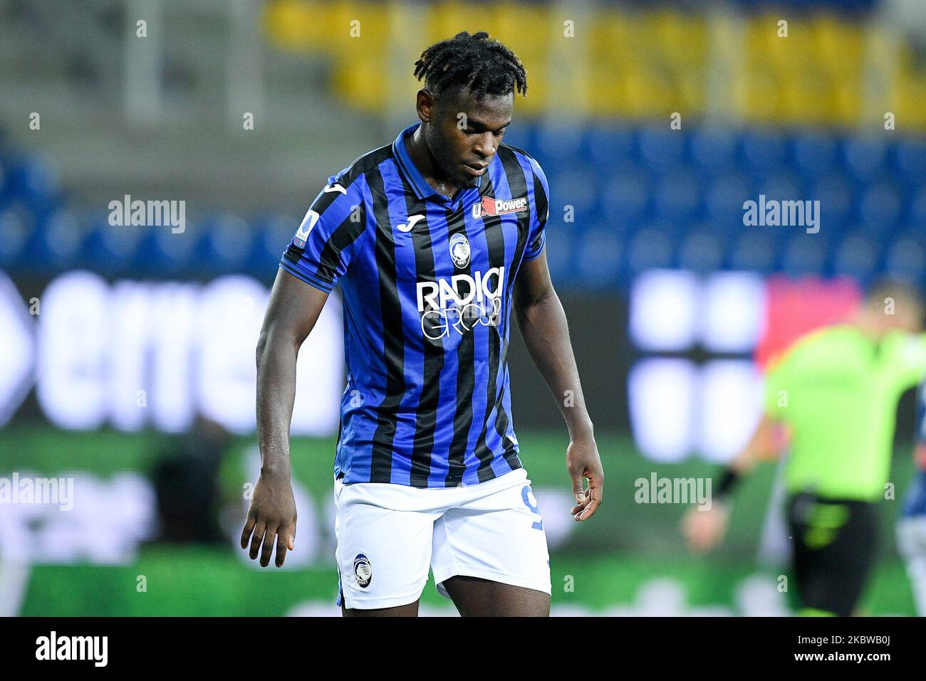 Duvan Zapata of Atalanta looks dejected during the Serie A match ...