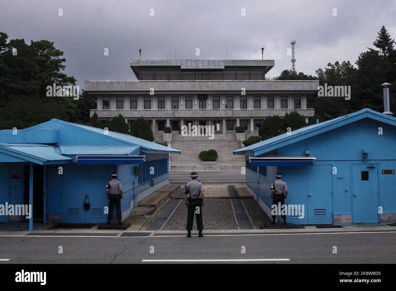 July 23, 2014-Paju, South Korea-South Korean security force stand guard ...