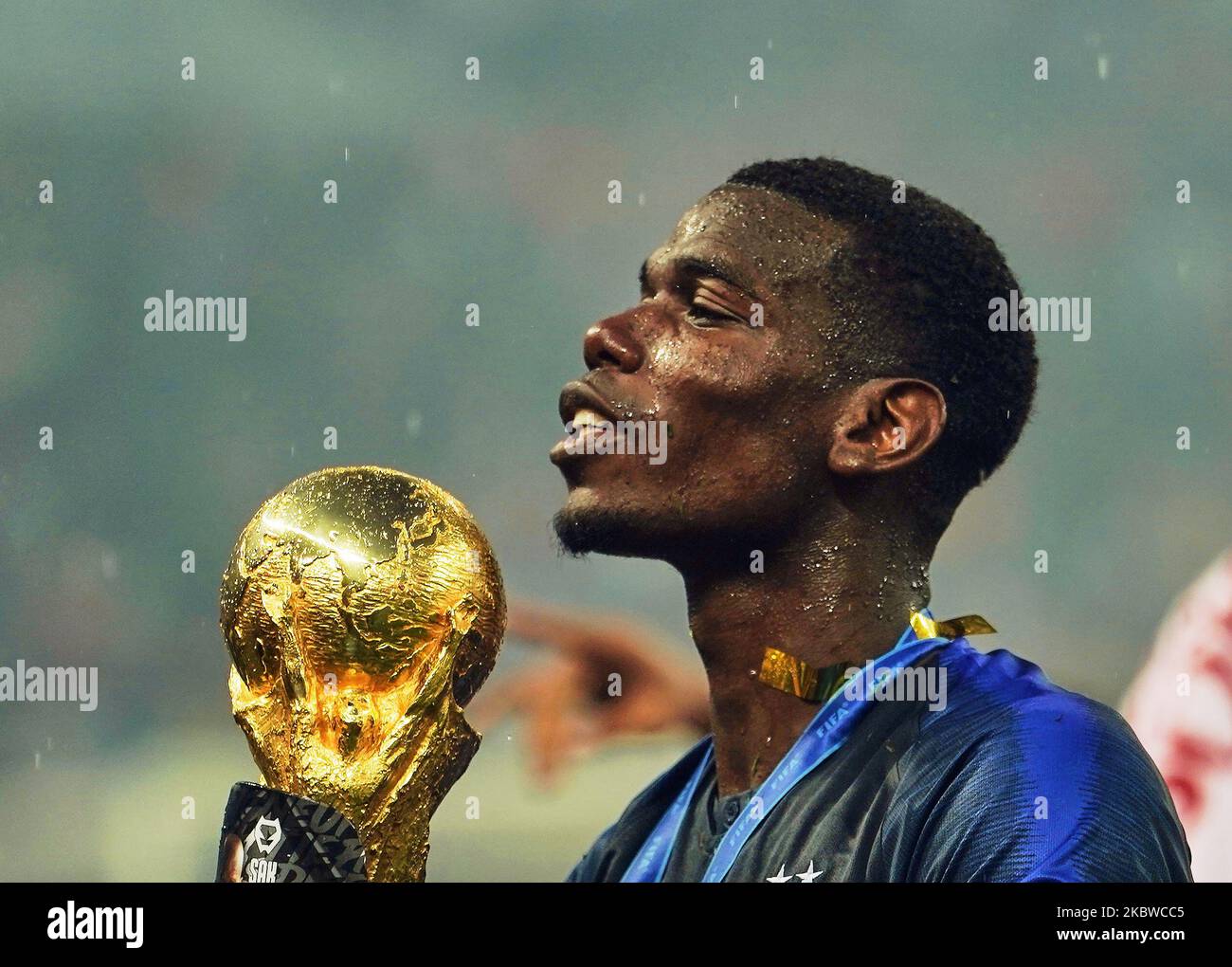 Paul pogba france world cup trophy hi-res stock photography and images ...