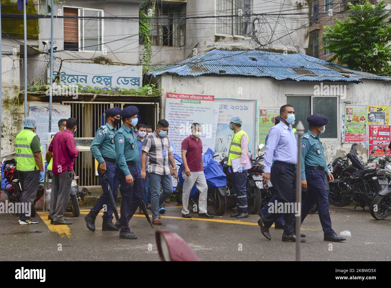 Bangladesh security personal stand guard hi-res stock photography and ...