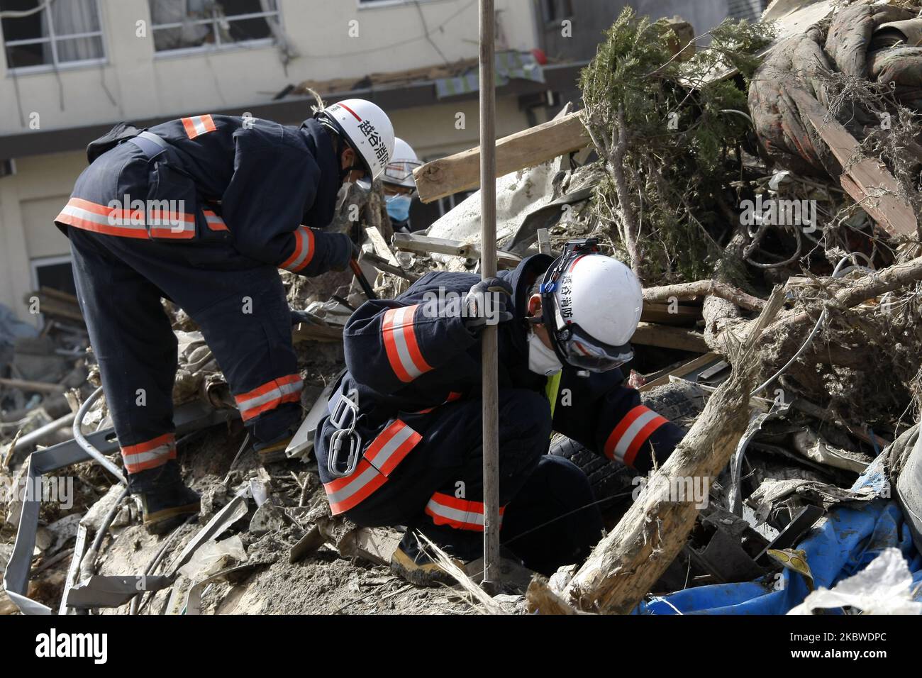 Rescue team earthquake in japan hi-res stock photography and images - Alamy
