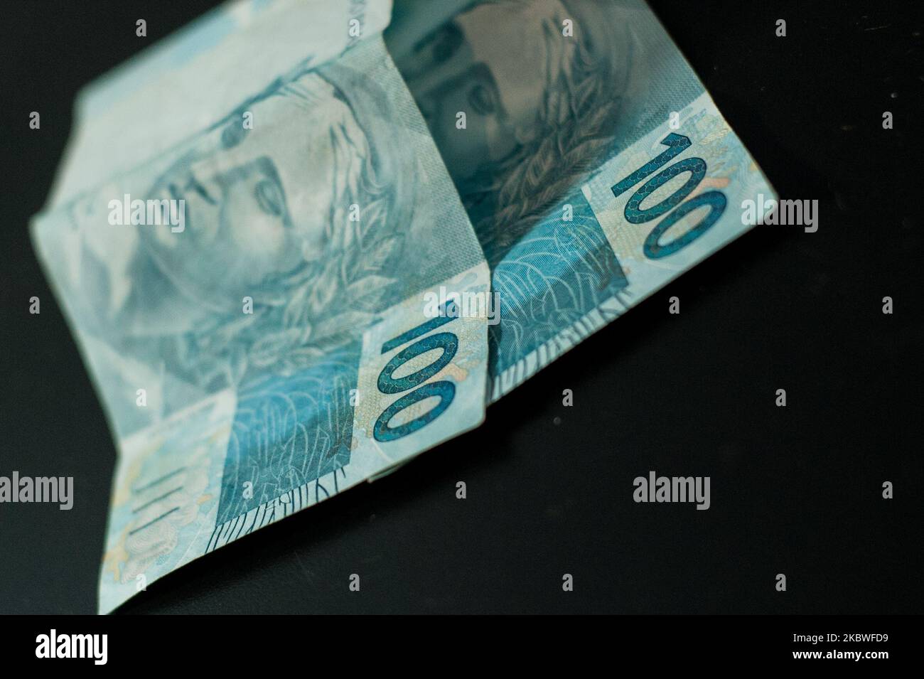 Banknotes of 100 (one hundred) Reais referring to a new note of 200 ...