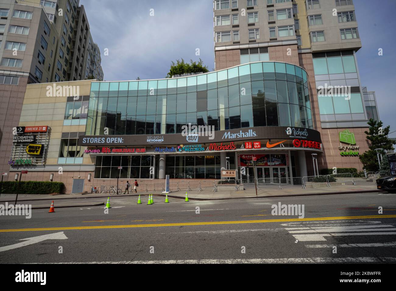 Skyview center flushing queens hi-res stock photography and images - Alamy