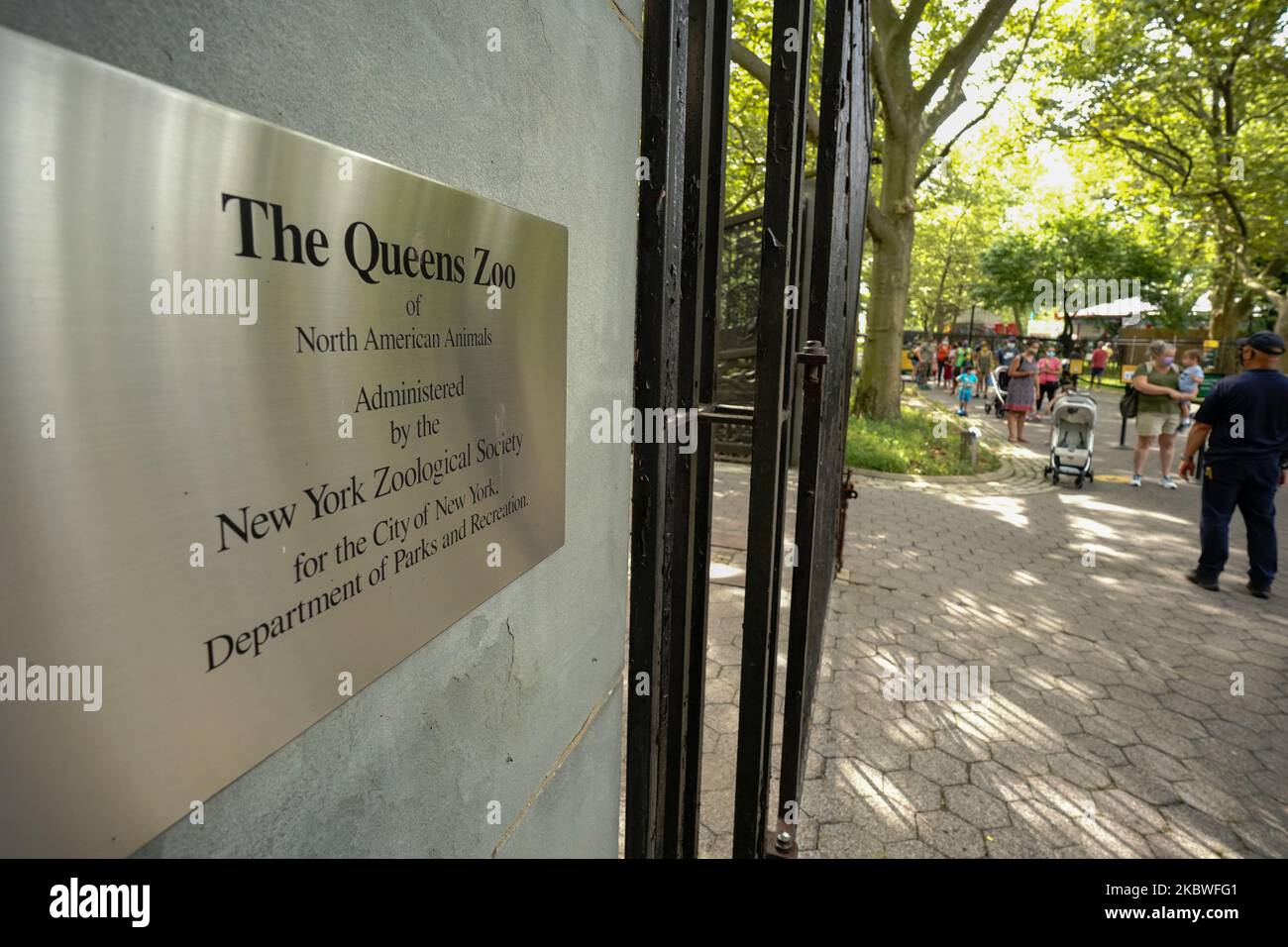 View of queens zoo hi-res stock photography and images - Alamy