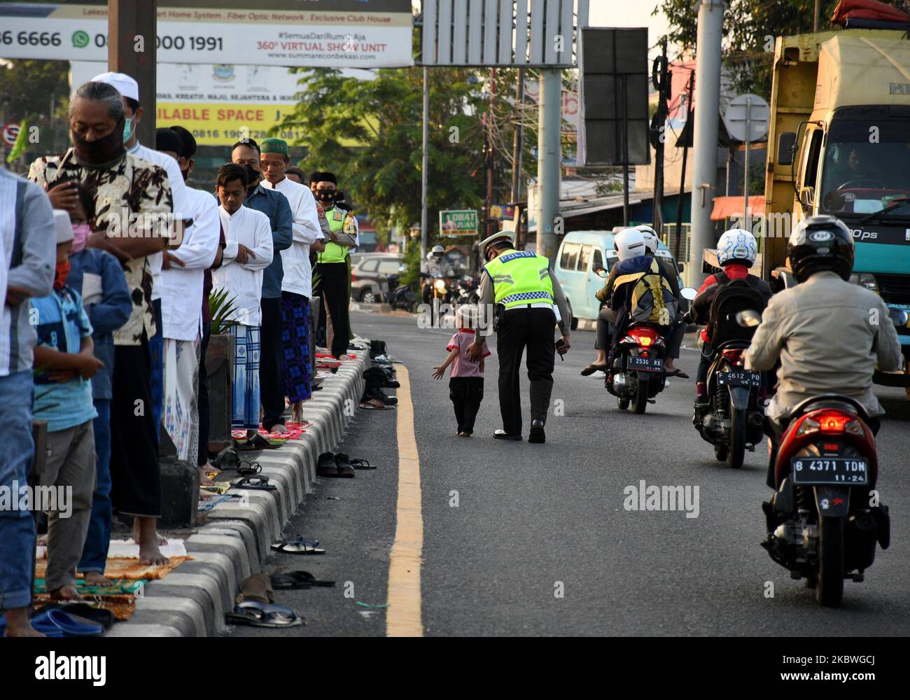Nets of muslims hi-res stock photography and images - Alamy