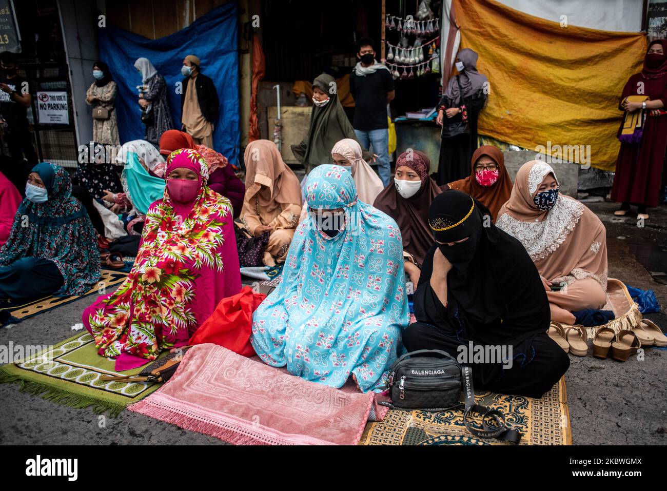 Filipino Muslims pray along the street outside the mosque during Eid'l ...