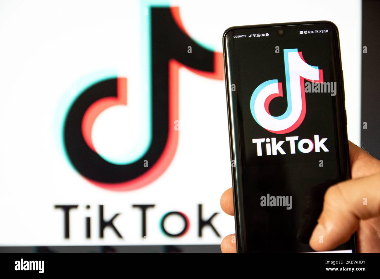 Tik tok wallpaper hi-res stock photography and images - Alamy
