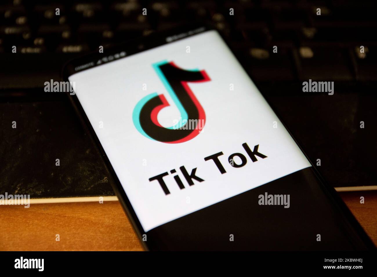 Tik tok wallpaper hi-res stock photography and images - Alamy
