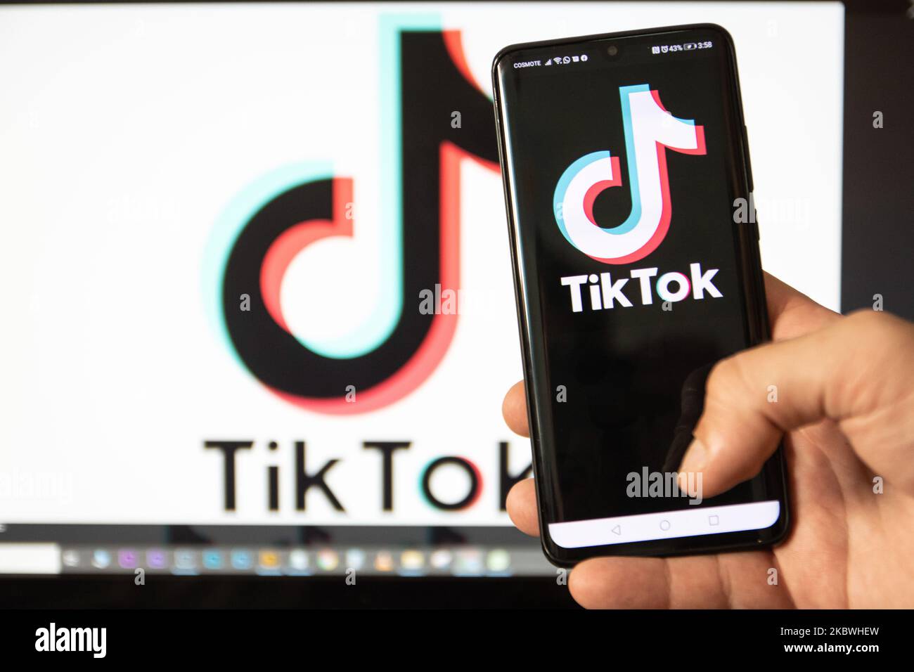 Tik tok wallpaper hi-res stock photography and images - Alamy