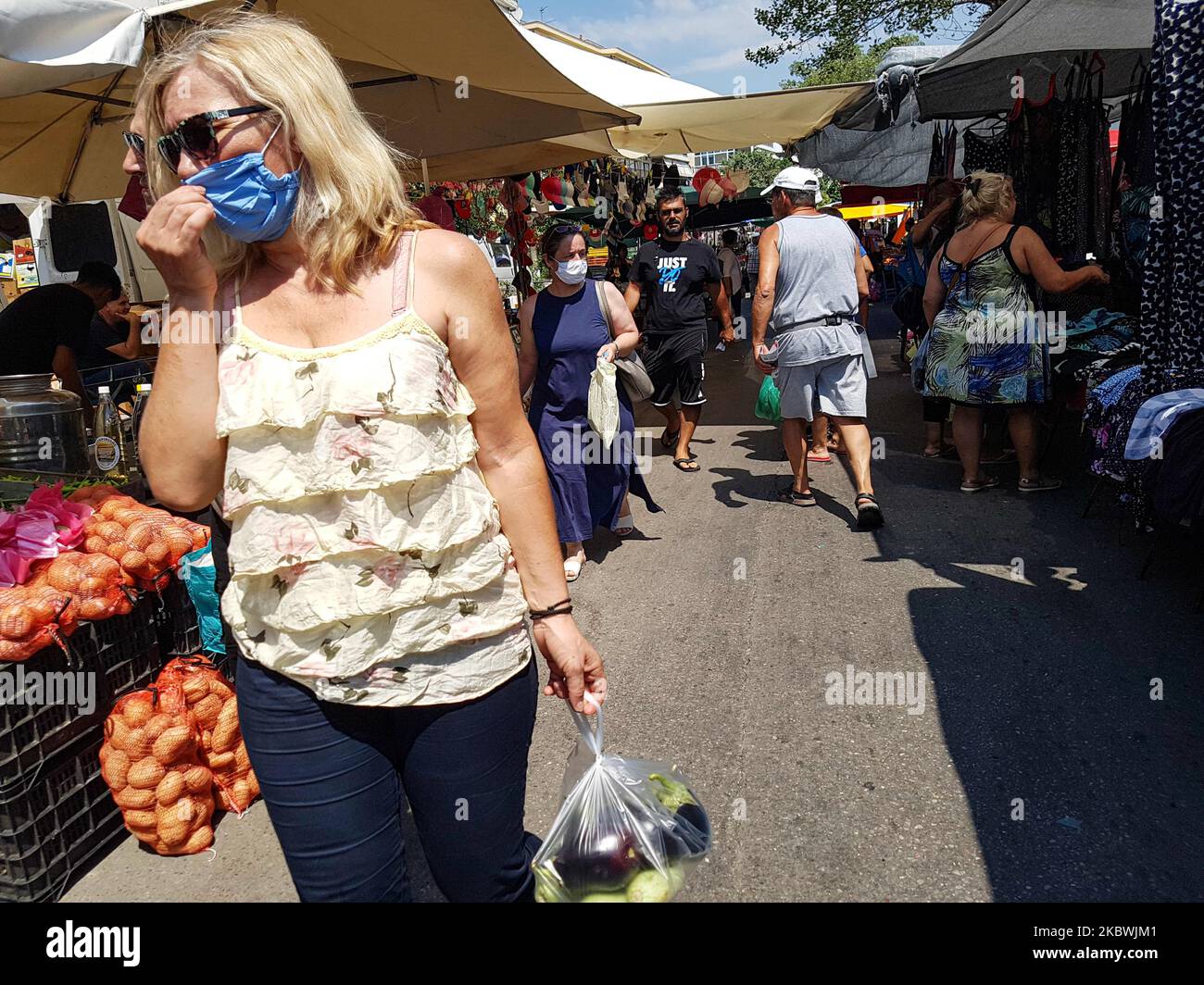 Heat face woman sun urban hi-res stock photography and images - Alamy