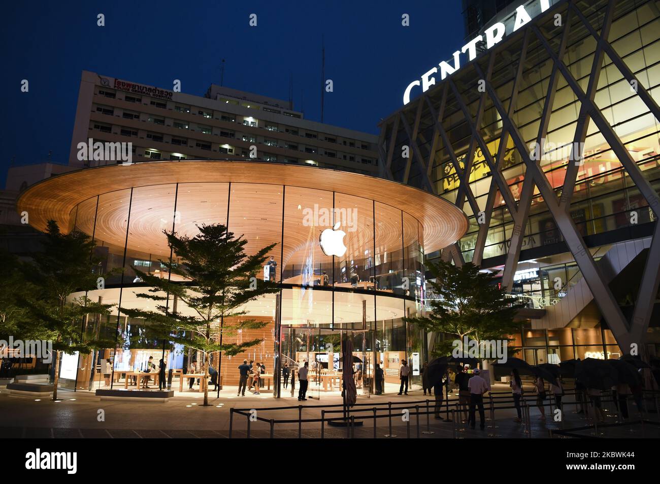 Apple central world bangkok hi-res stock photography and images - Alamy