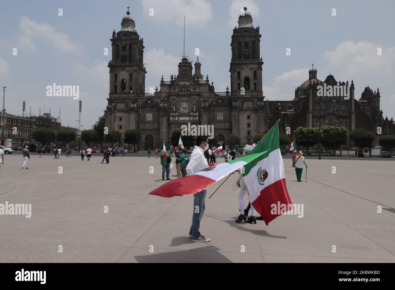 Andrés manuel lópez obrador mask mexico hi-res stock photography and ...