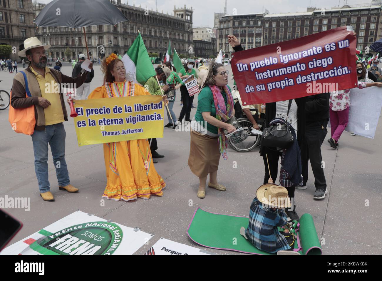Andrés manuel lópez obrador mask mexico hi-res stock photography and ...