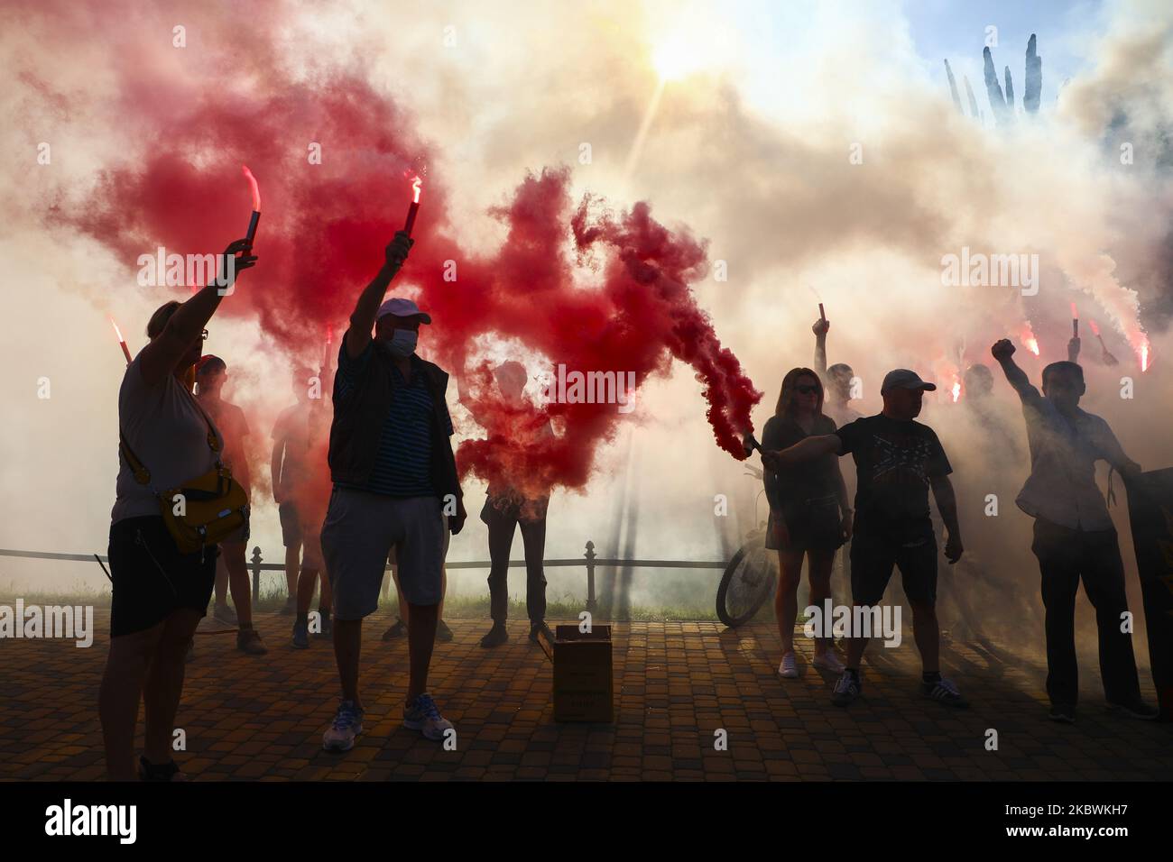 People holding flares take part in far-right march during the 76th ...