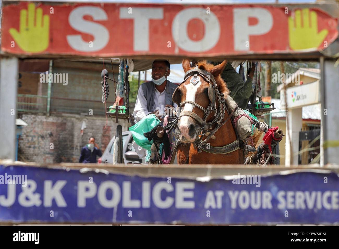 Kashmir police cops hi-res stock photography and images - Alamy