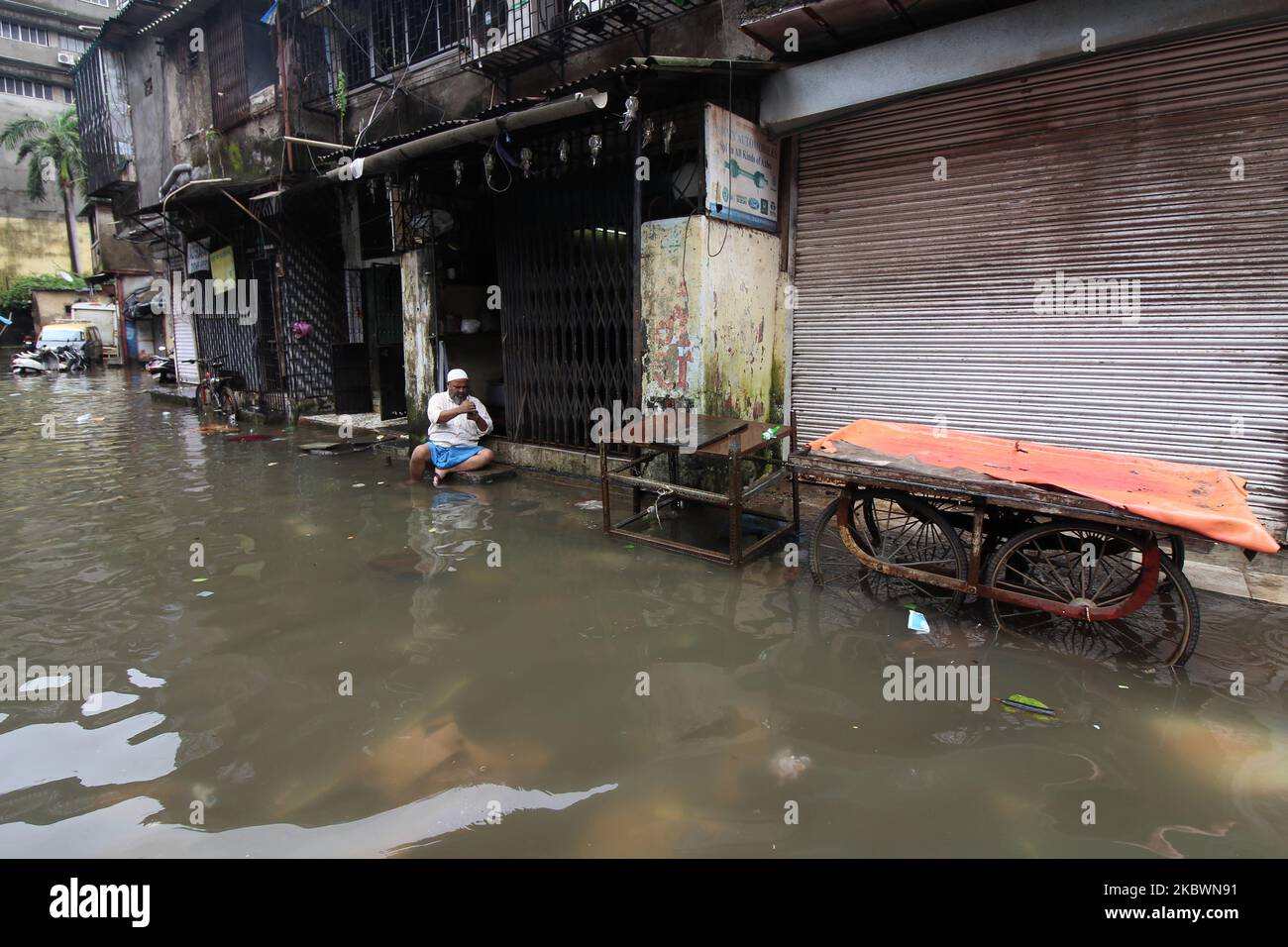 India slum flooded street hi-res stock photography and images - Alamy