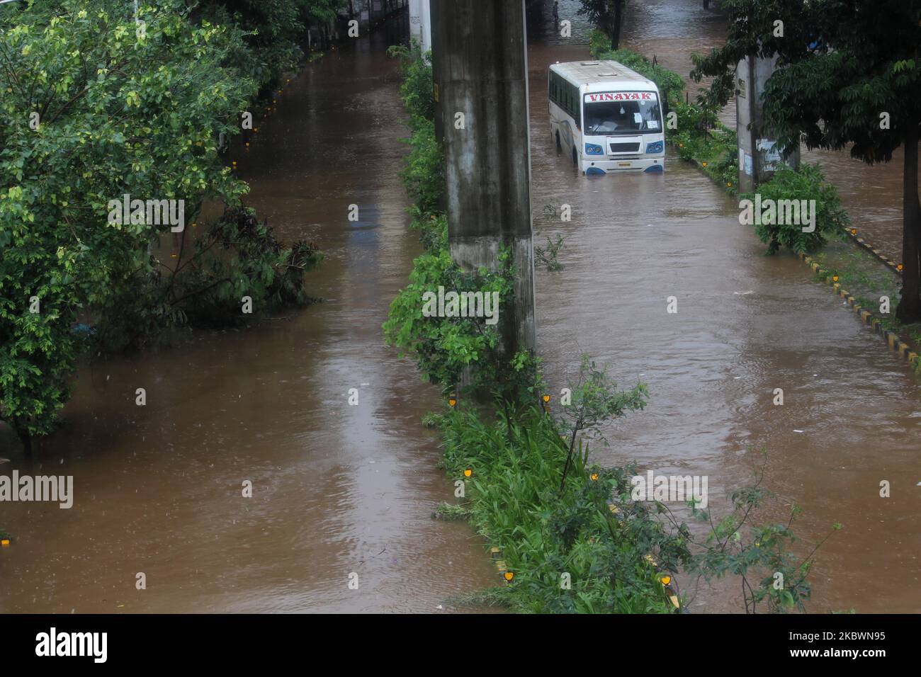 India slum flooded street hi-res stock photography and images - Alamy