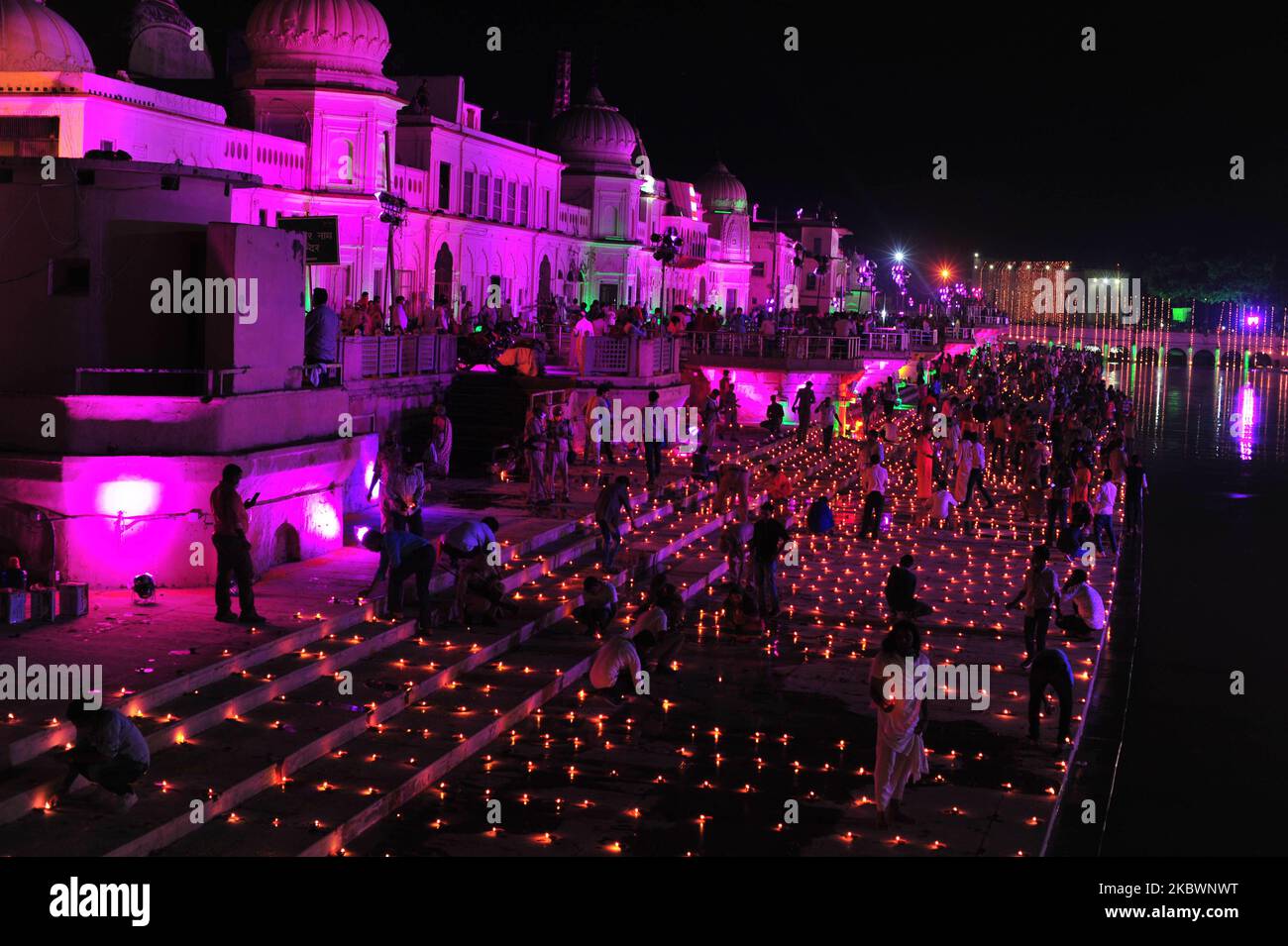 Devotees and local people of Ayodhya lit up earthen lamps on the banks ...