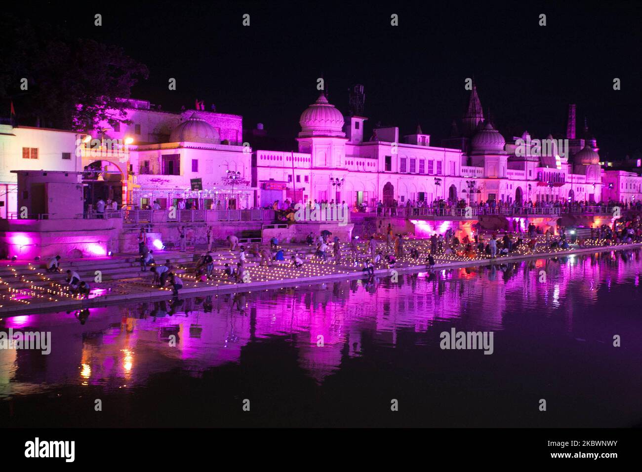 Devotees and local people of Ayodhya lit up earthen lamps on the banks ...