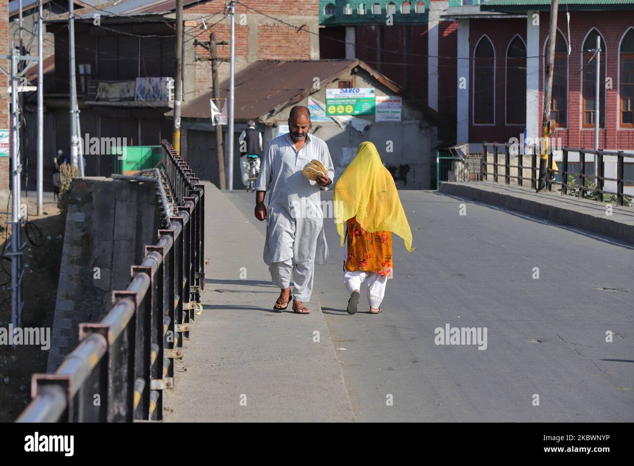 Kashmiri people walk near Jama Masjid in Sopore Town of District ...