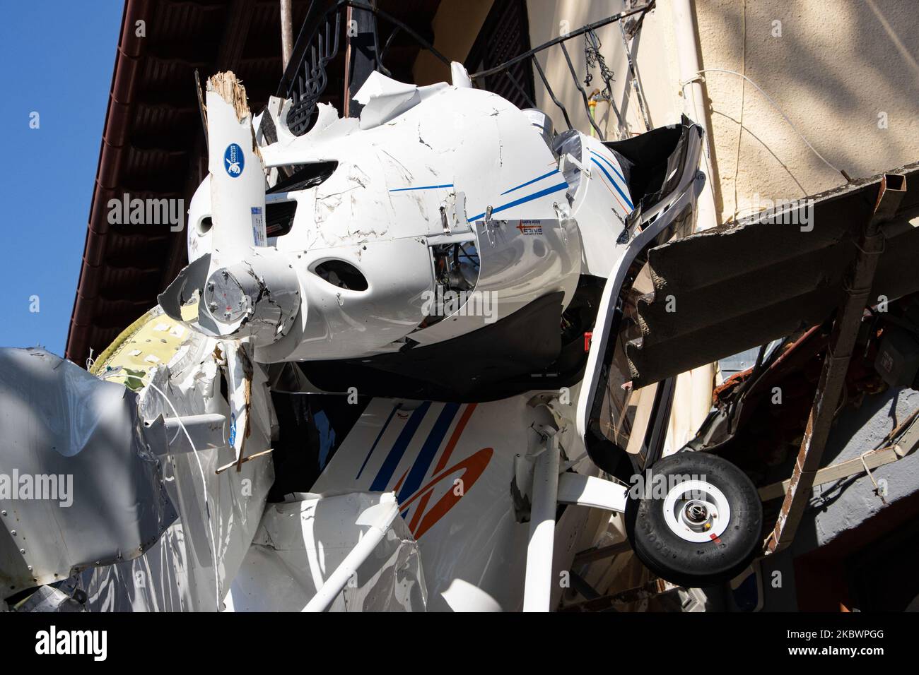 A small light aircraft of general aviation had an accident as it ...