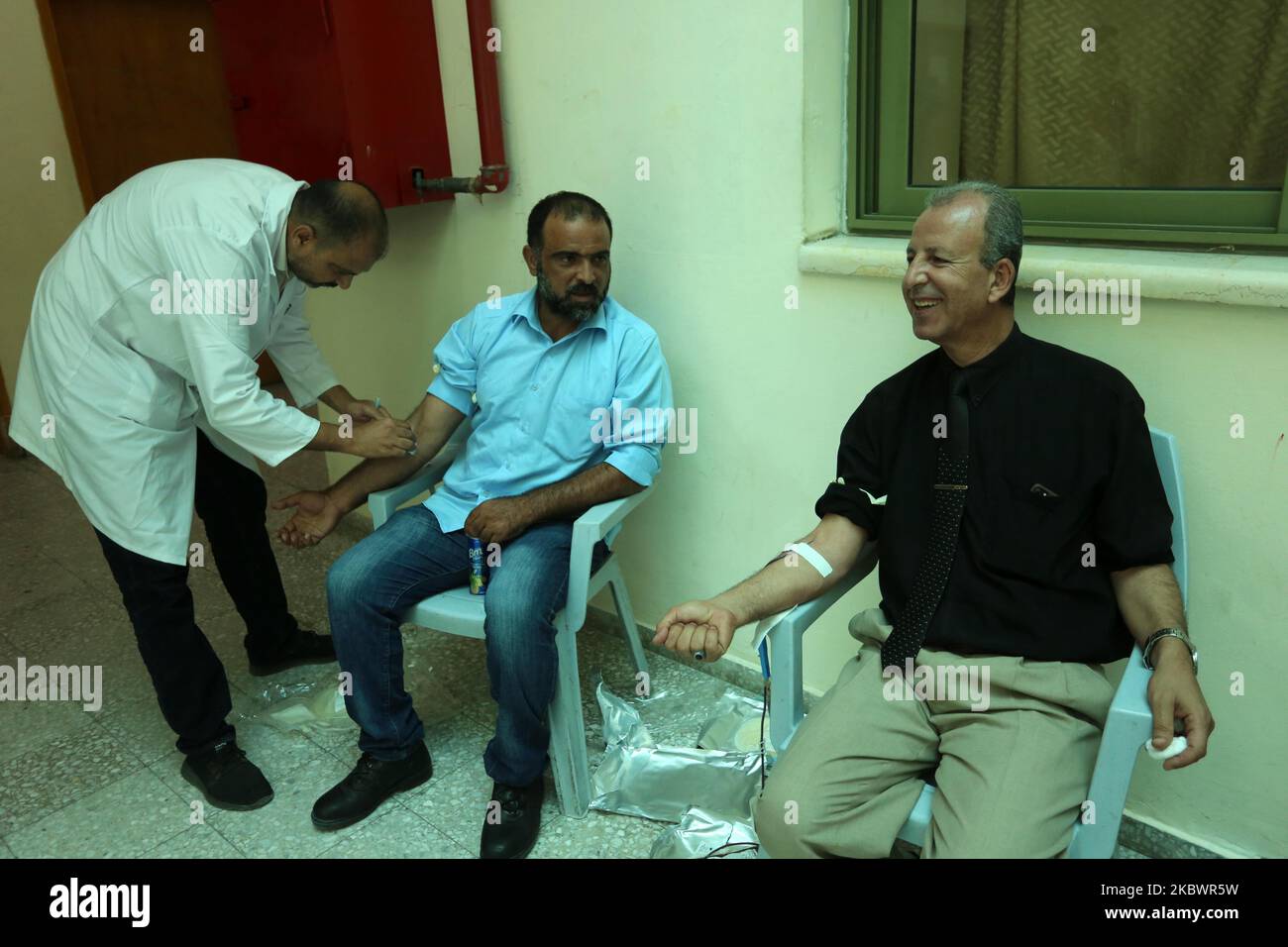 Palestinians donate bloods, in Gaza, Palestine, on August 5, 2020 ...
