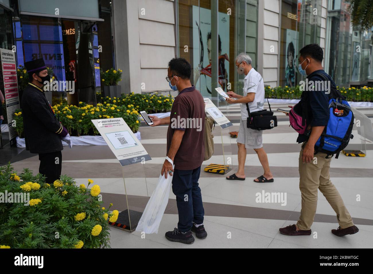 Mobile application thai channa hi-res stock photography and images - Alamy