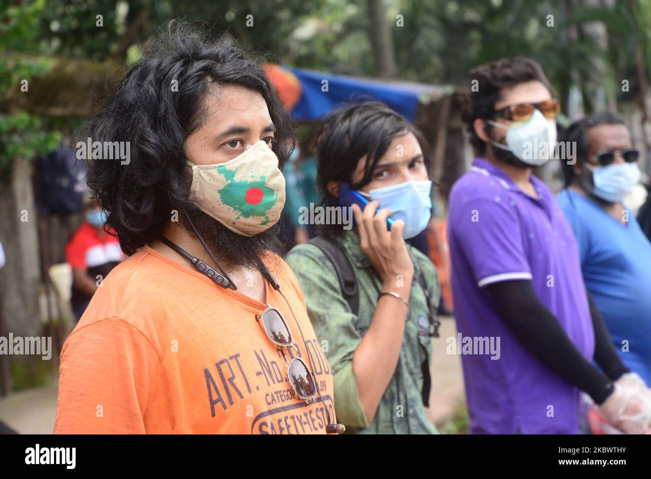 Students of Stamford University form a human chain in front of National ...