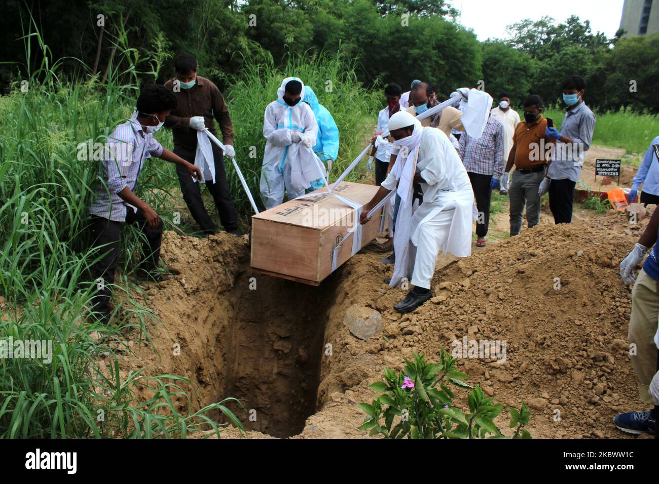 Qabristan graveyard hi-res stock photography and images - Alamy