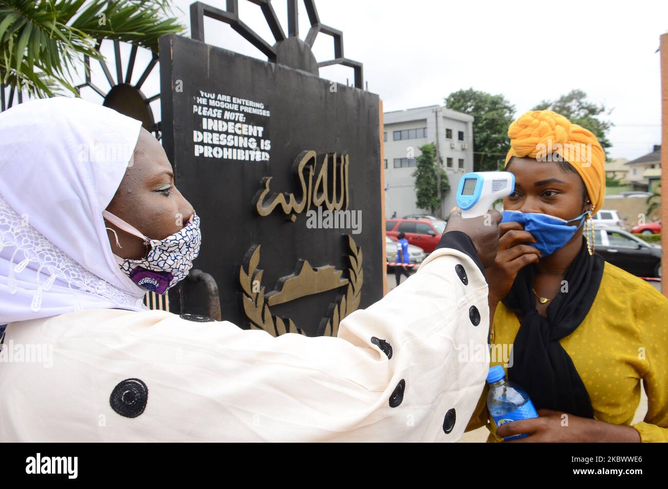 Lagos state secretariat central mosque hi-res stock photography and ...