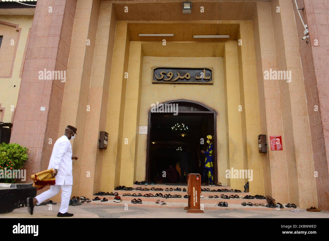 Lagos state secretariat central mosque hi-res stock photography and ...