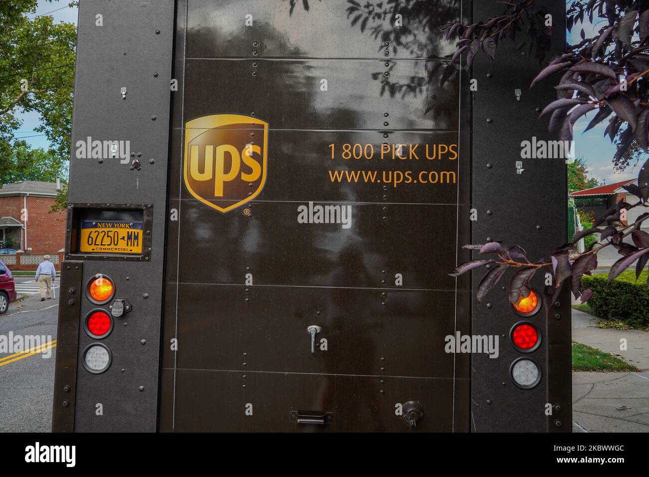 Truck pedestrian ups hi-res stock photography and images - Alamy