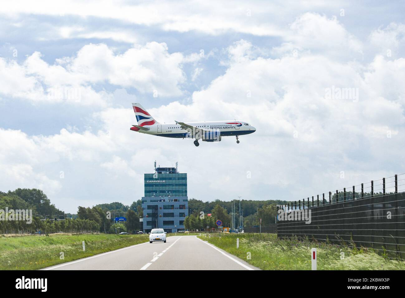 Wing aircraft engines above clouds hi-res stock photography and images ...
