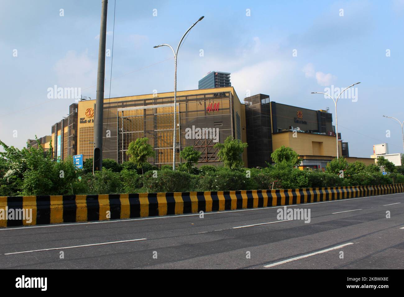 Dlf mall noida hi-res stock photography and images - Alamy