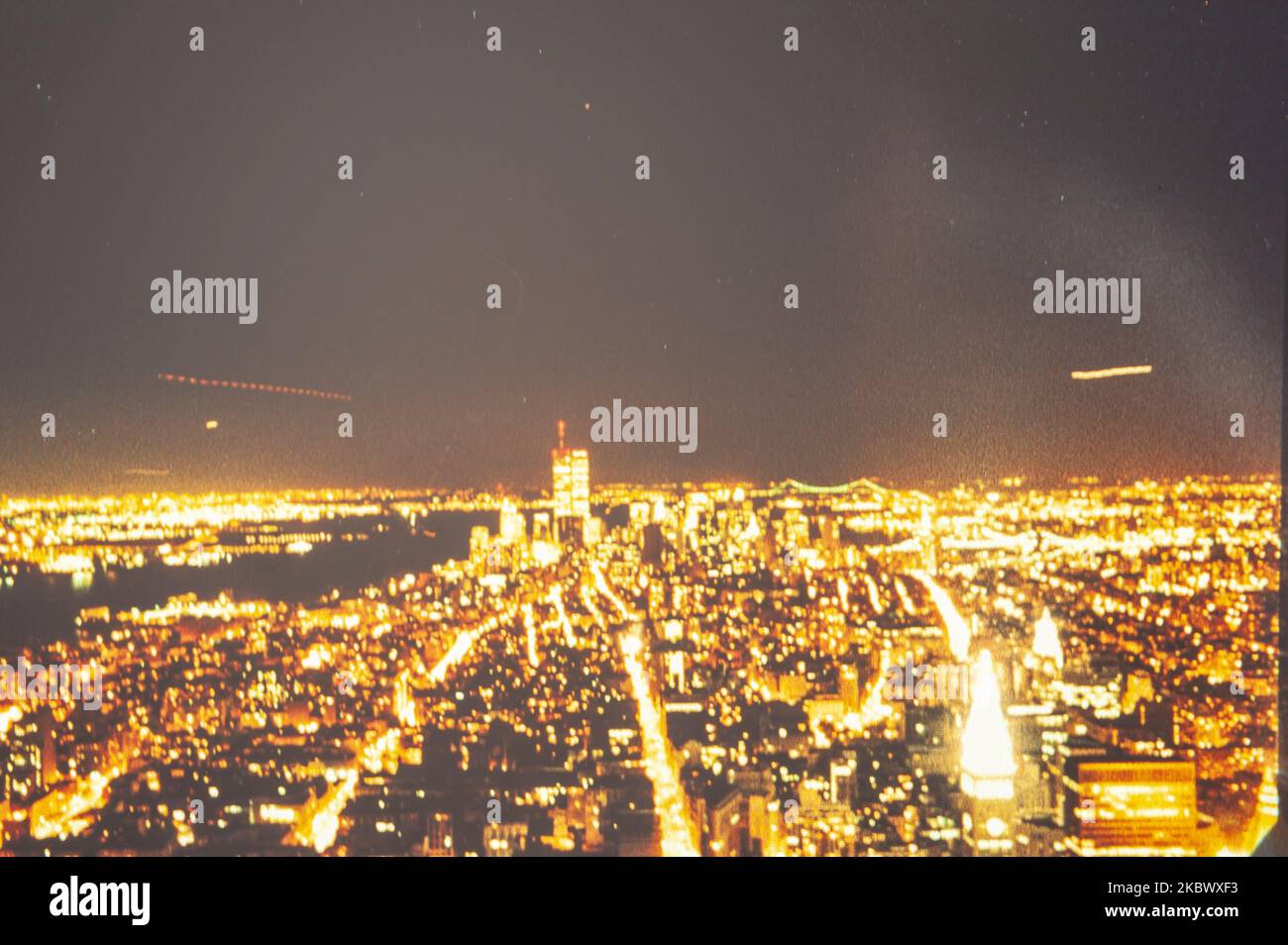 Empire state building at night 70s hi-res stock photography and images - Alamy