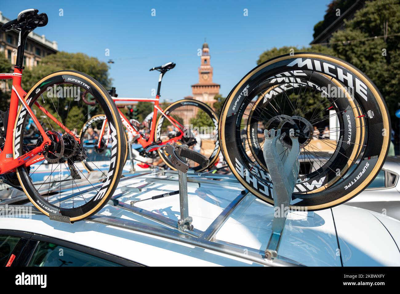 Cycling team car hi-res stock photography and images - Alamy