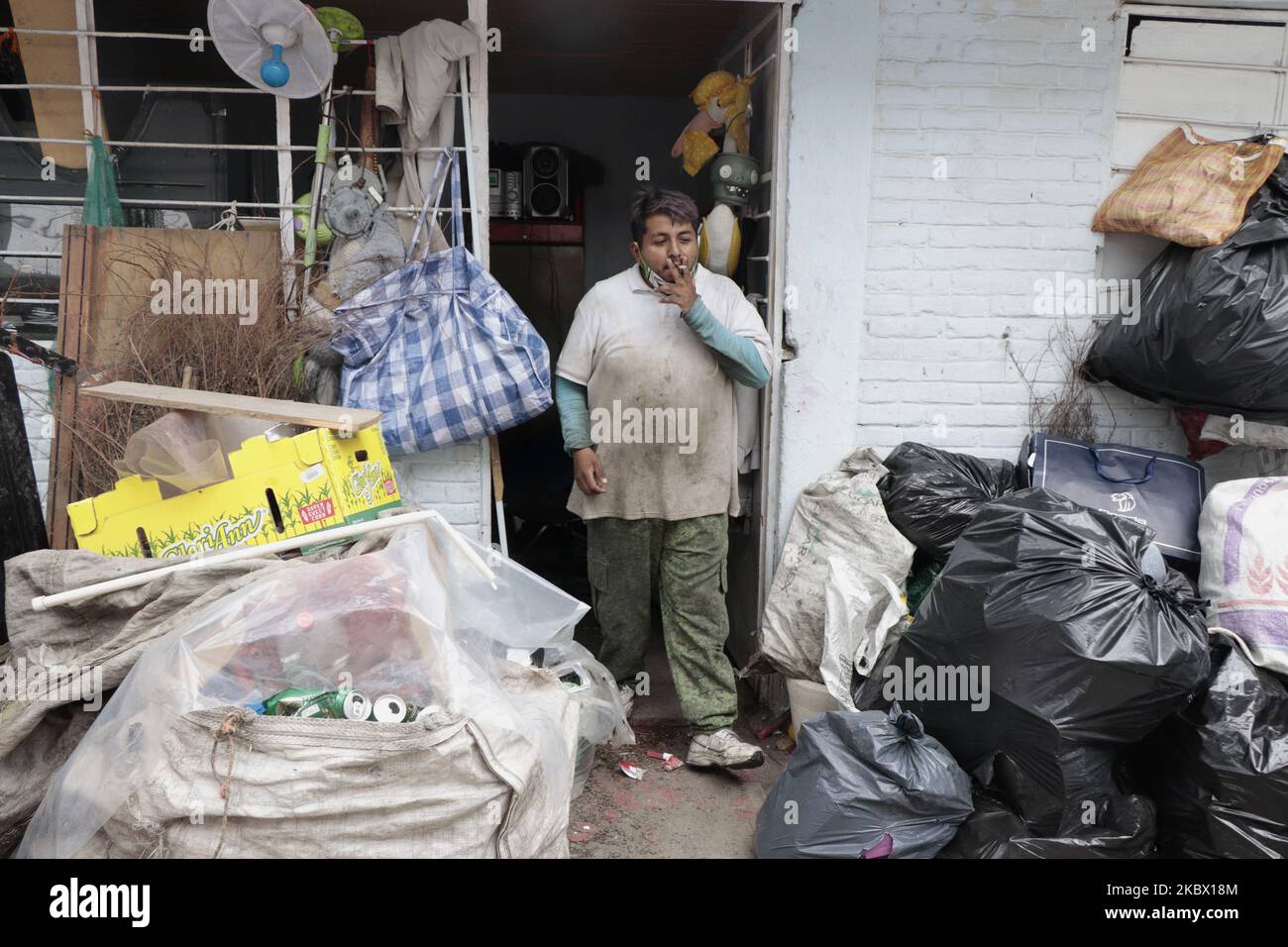 Garbage mexico house hi-res stock photography and images - Alamy