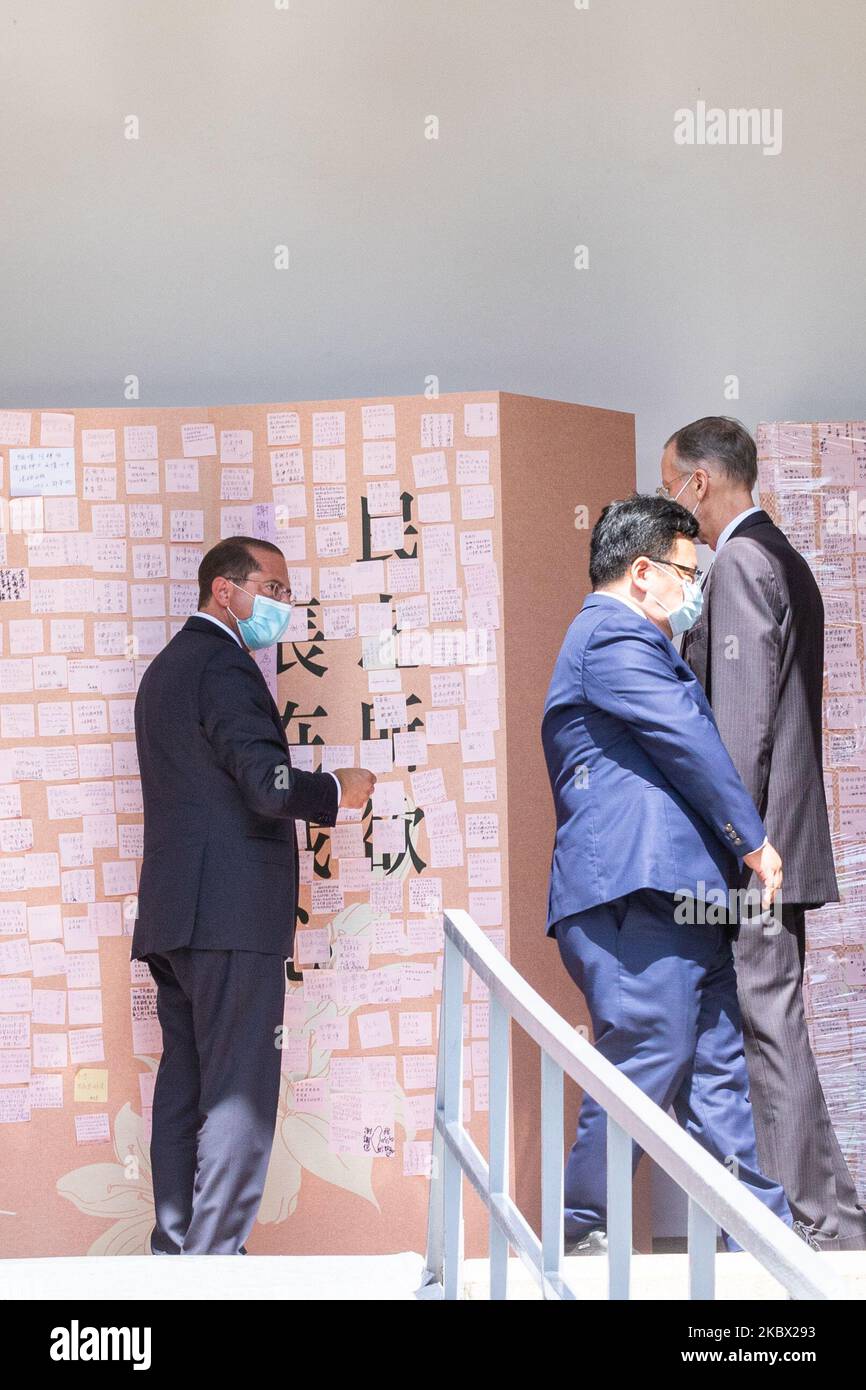 U.S Health Secretary, Alex Azar preparing to paste a message of ...