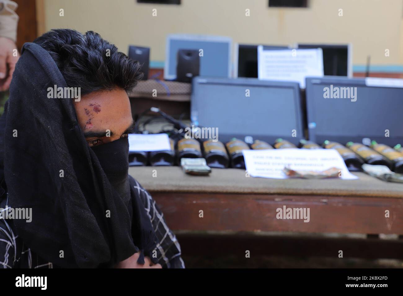 Baramulla police solves theft case, 2 arrested, stolen items, Liquor ...