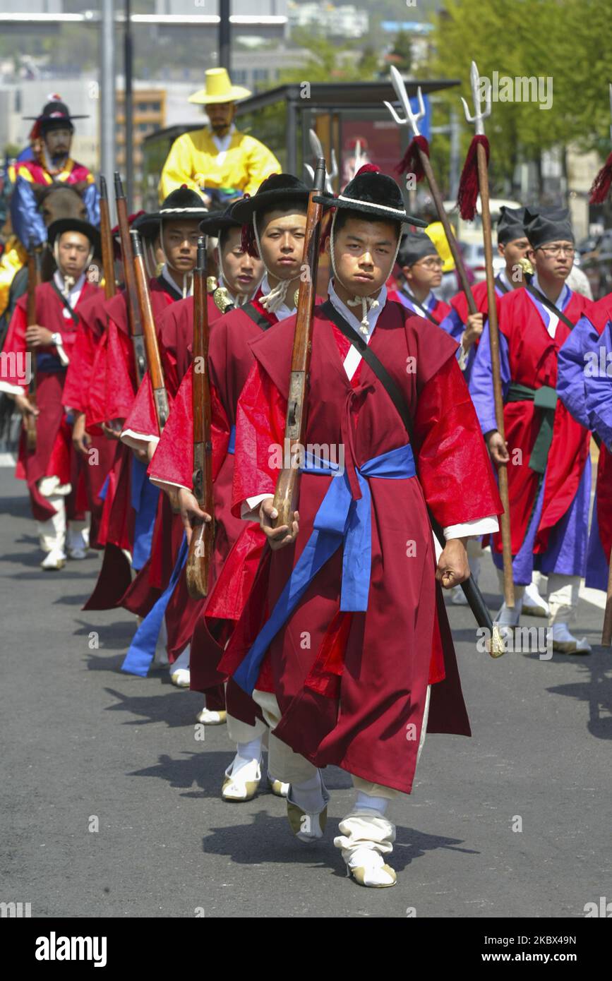Chosun dynasaty costumes hi-res stock photography and images - Alamy