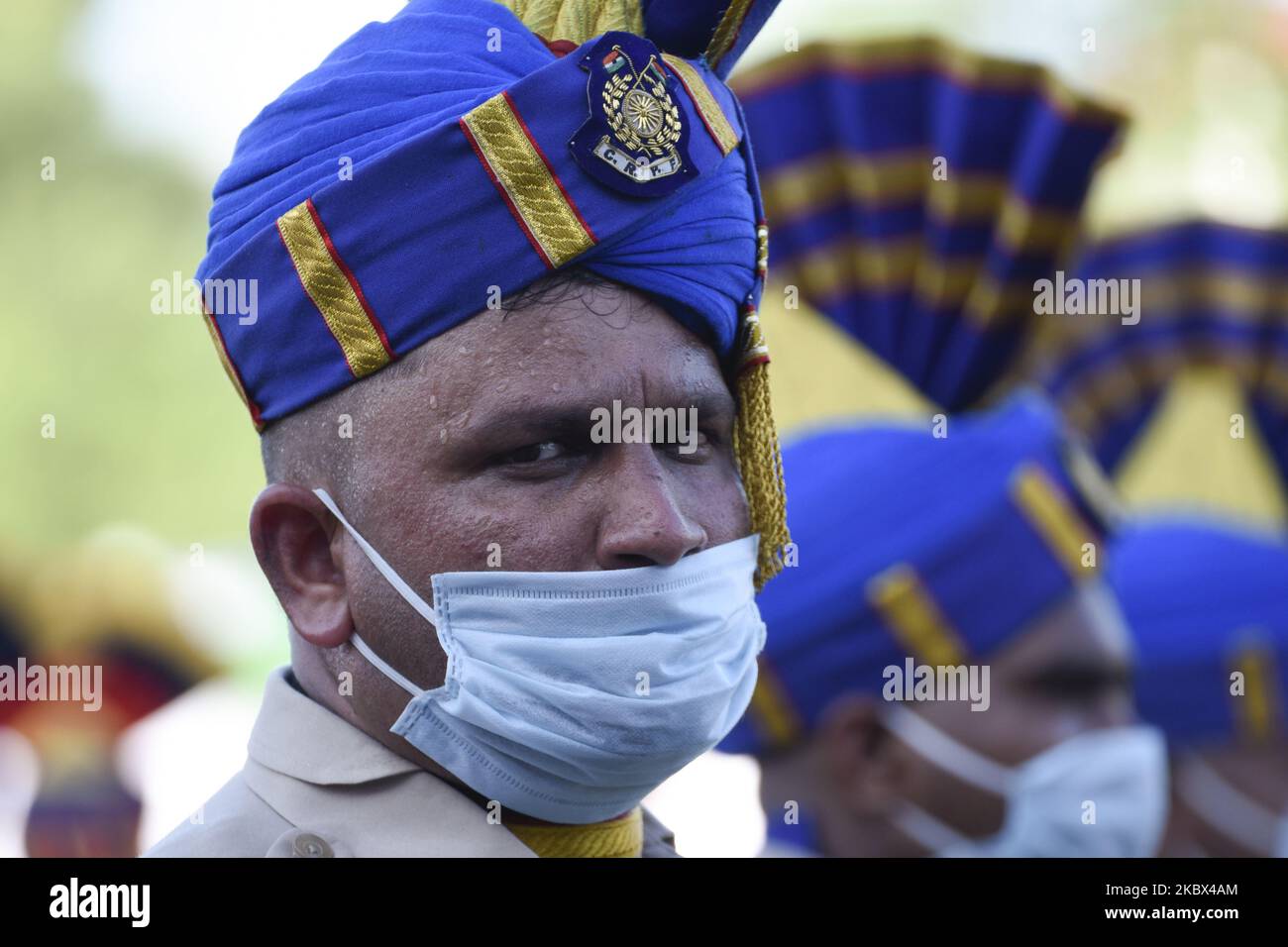 Indian paramilitary soldiers wearing mask during the full dress ...