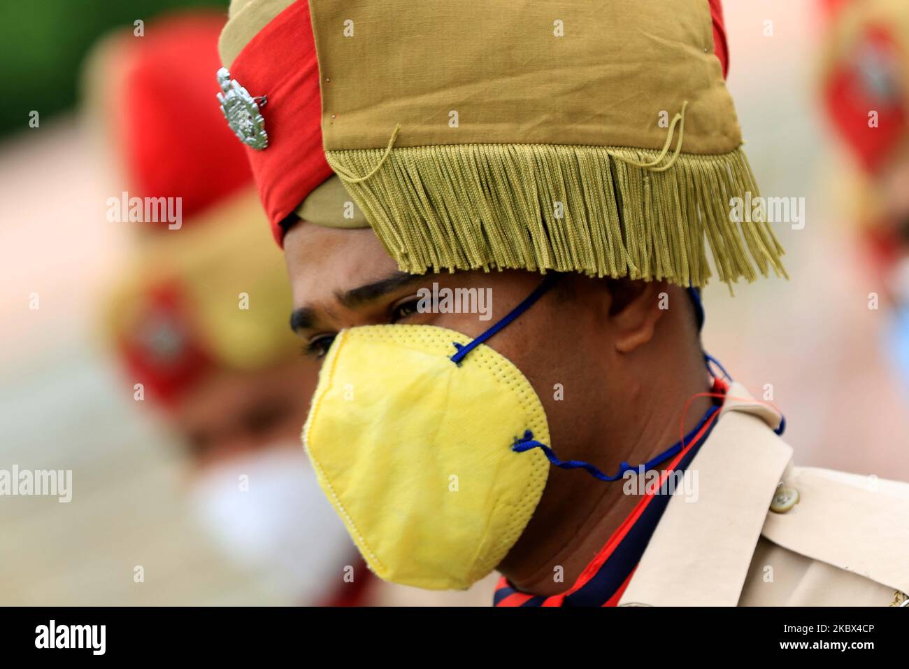 Indian police personnel wearing face masks take part in a final ...