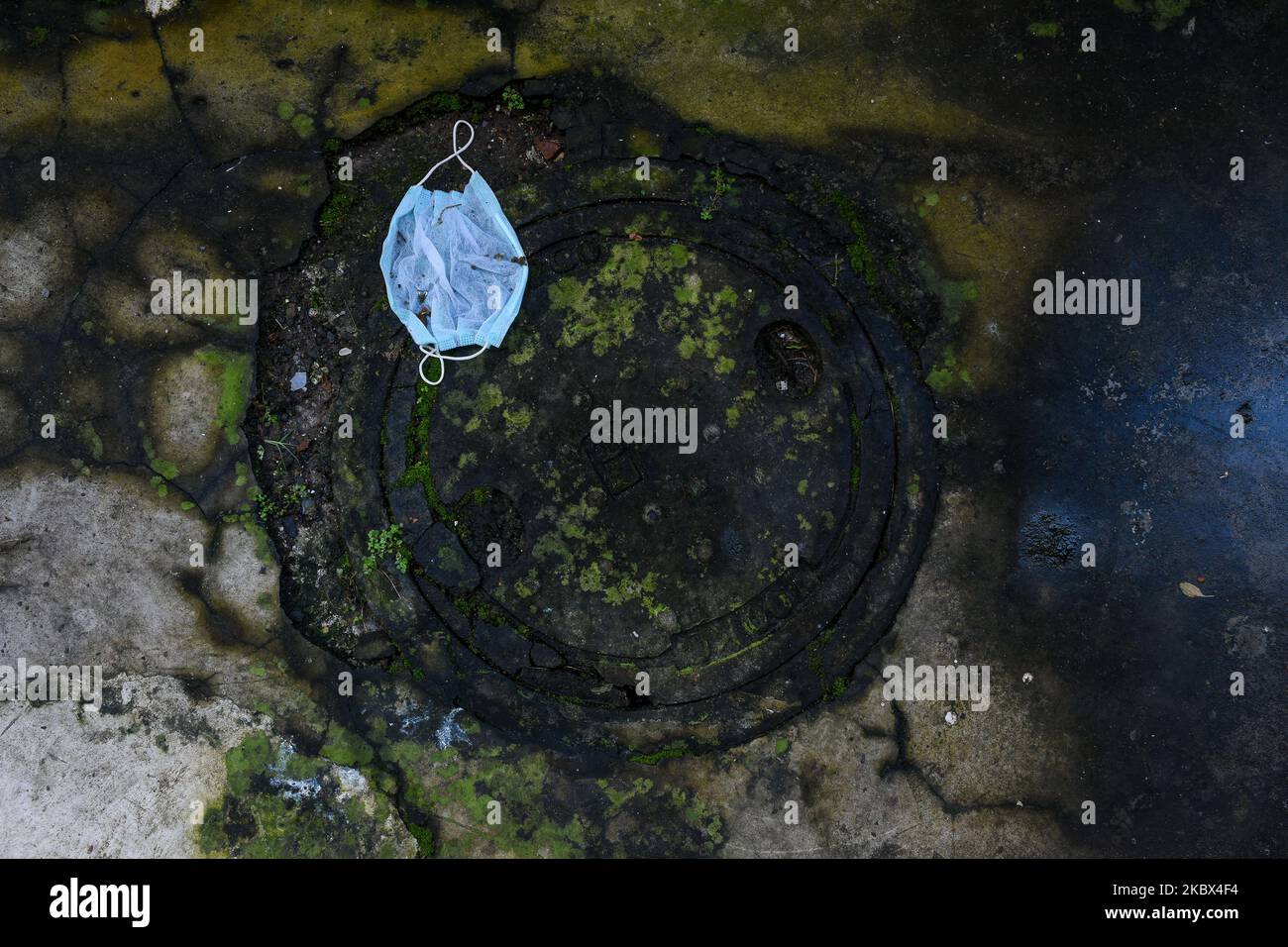 Through manhole hi-res stock photography and images - Alamy