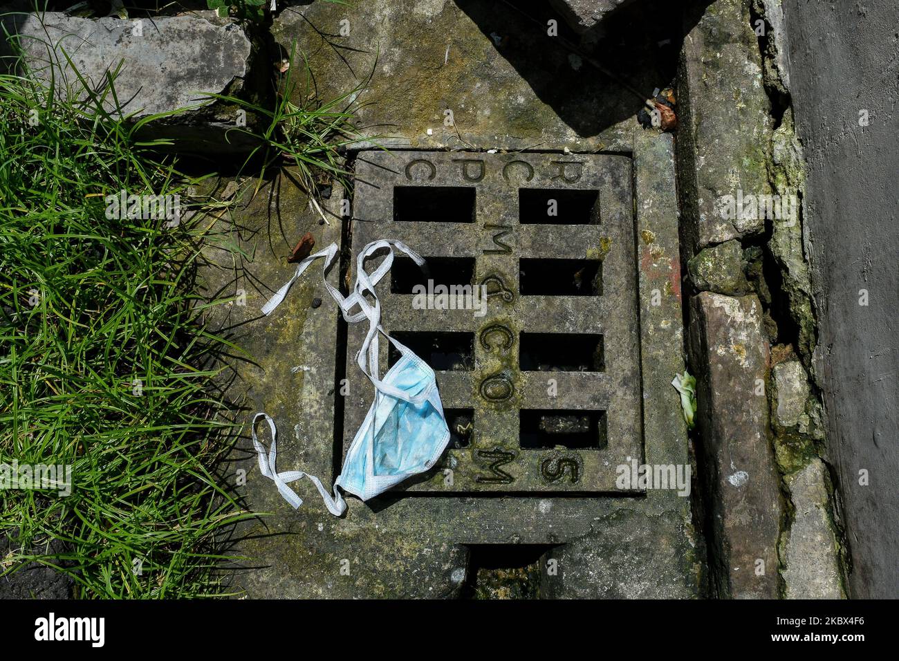 Through manhole hi-res stock photography and images - Alamy