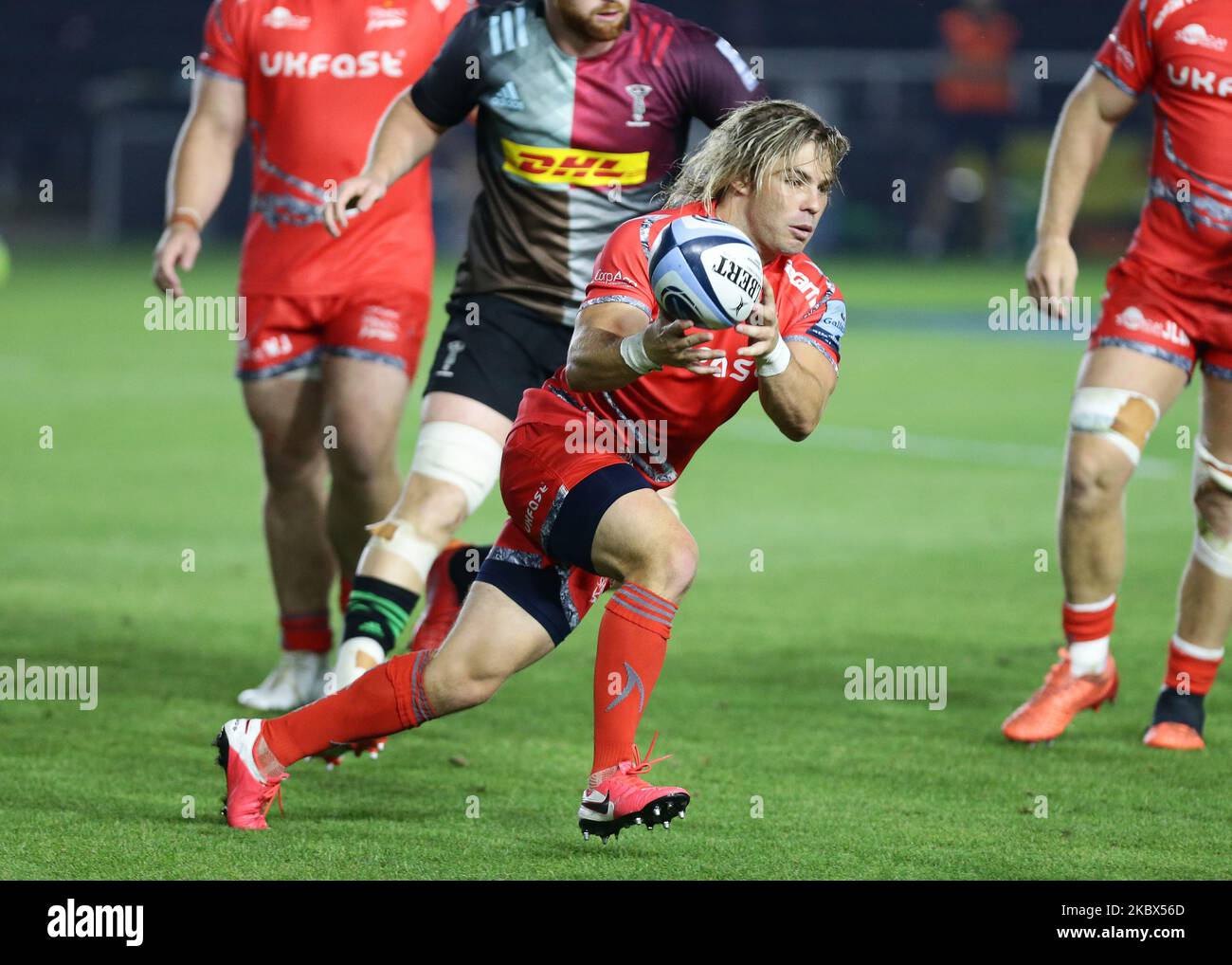 Faf De Klerk of Sale Sharks running with the ball during the Gallagher ...