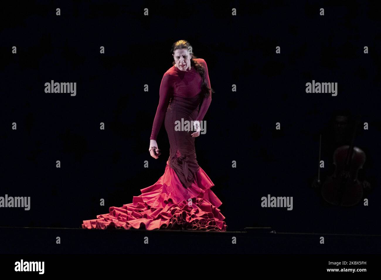 The dancer Maria Pages during the performance 'Seven strokes and a path ...