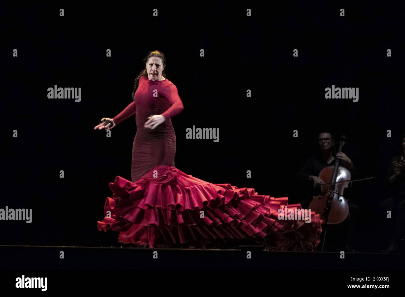 The dancer Maria Pages during the performance 'Seven strokes and a path ...