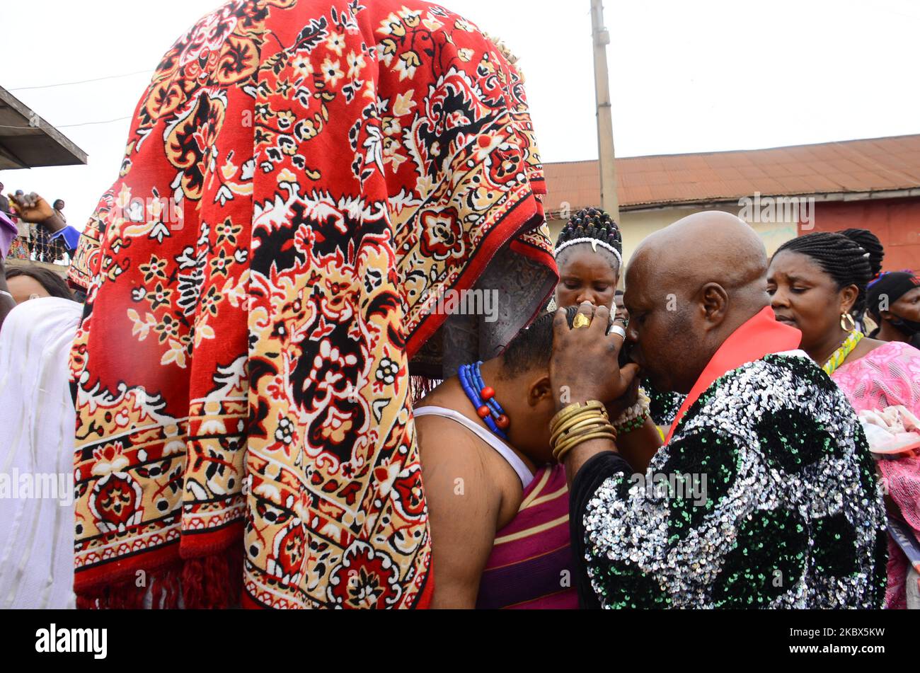 Carry symbolic statues of osun hi-res stock photography and images - Alamy