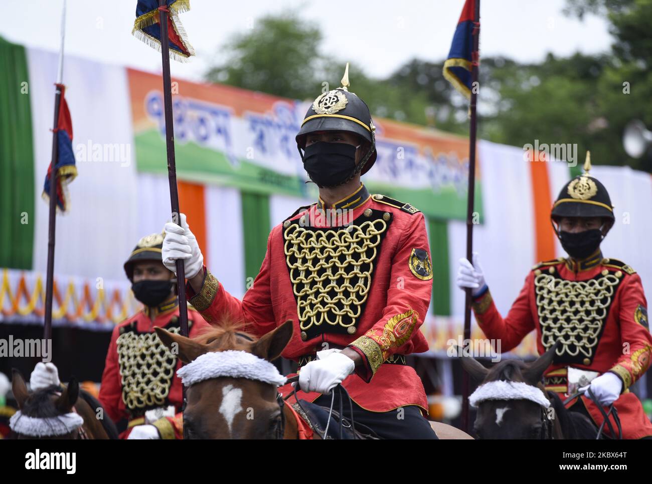 Indian paramilitary soldiers wearing mask participate in the parade for ...