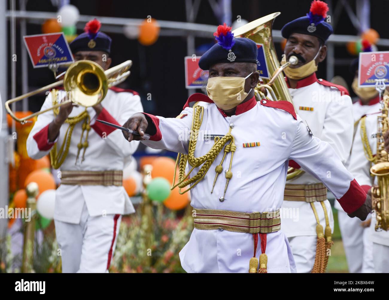 Indian paramilitary soldiers wearing mask participate in the parade for ...